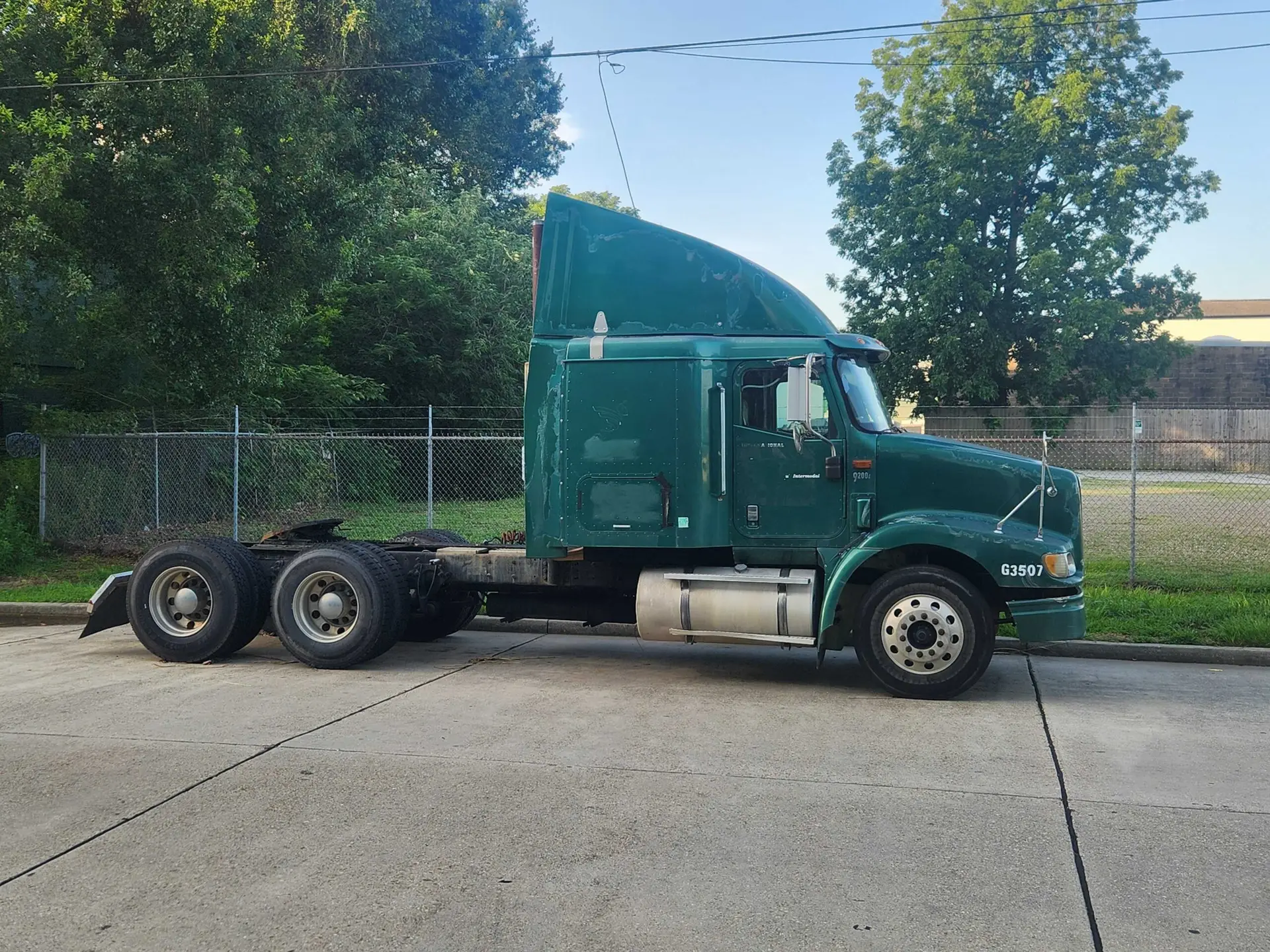 What is a Bobtail Truck and Why is it Dangerous?